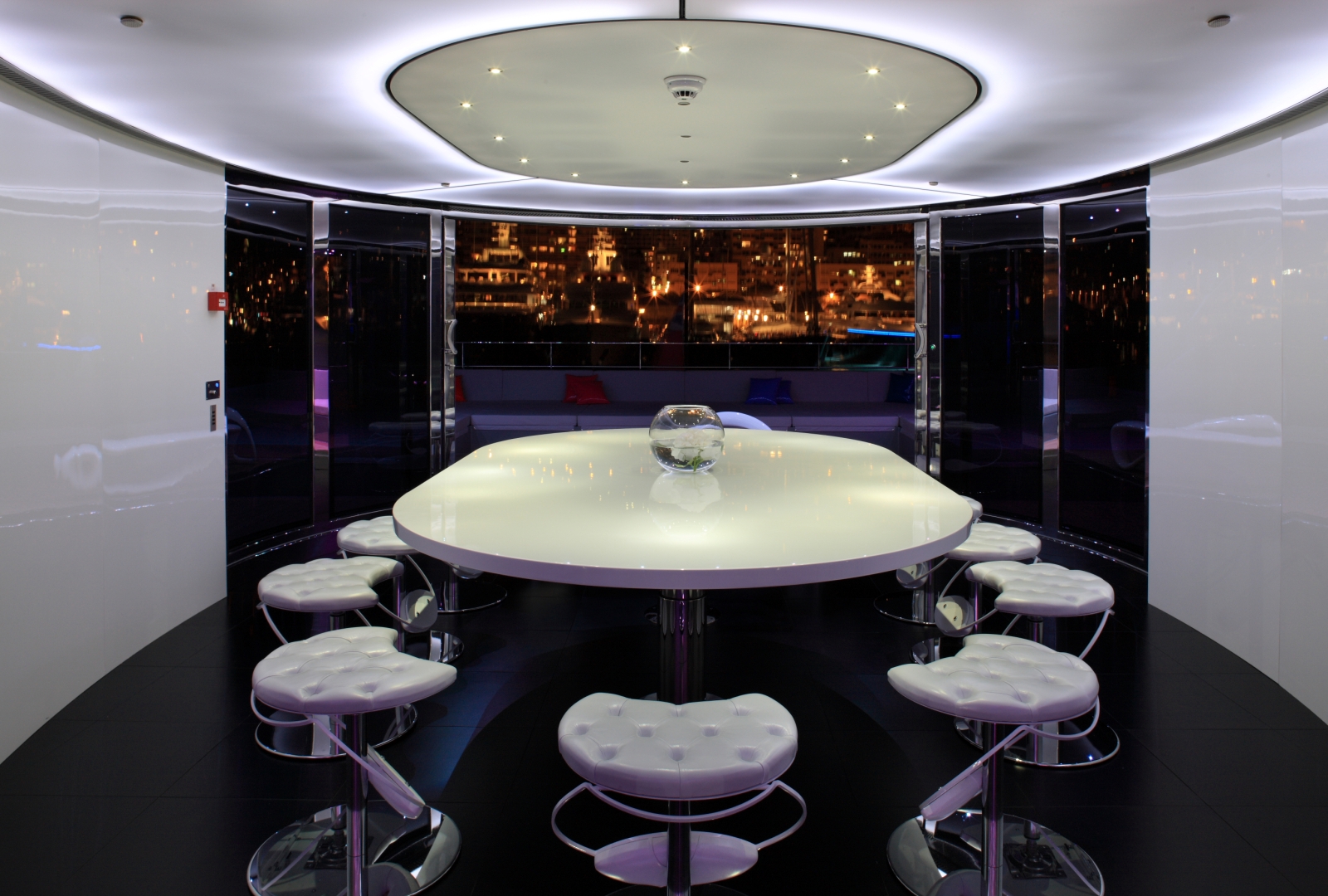 Yacht SEA FORCE ONE, Admiral | CHARTERWORLD Luxury Superyacht Charters